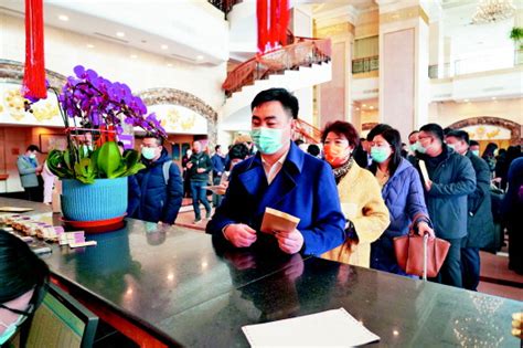 鲁中晨报 20220217 春之号角 淄博跃迁 政协委员向大会报到