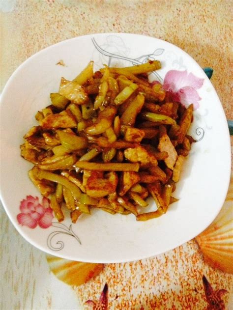 榨菜炒肉的做法 图解榨菜炒肉怎么做好吃 带刺的鱼 家常做法大全 豆果美食