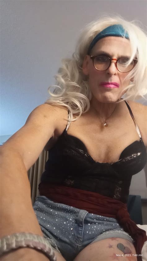 Cute Crossdresser Who Love To Suck And Swallow R Crossdressingondrugs
