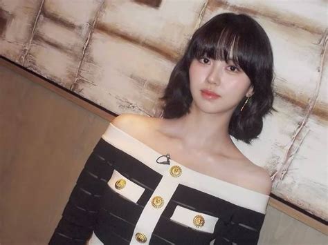 아역 티 벗은 김소현 매혹적인 어깨 라인 드러내며 시선강탈