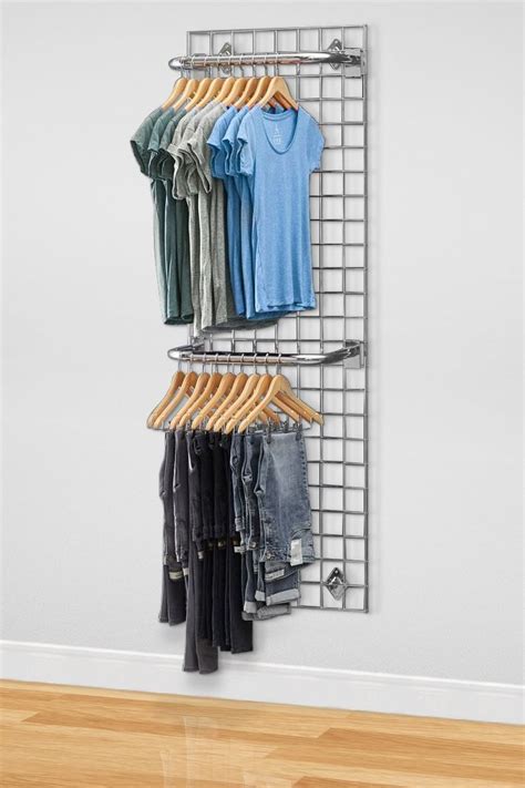 Wire Gridwall Display For Fashion Retail With Clip On Clothes Rails For
