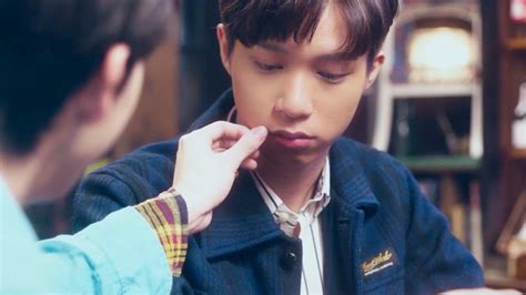 【bl】学长故意用手撫摸小奶狗的身體，撩的他狂吞口水，直接起了反應🥵pride 愛情男男kiss Youtube