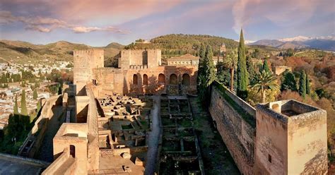 Alhambra Tour Privato Completo Con Guida Ufficiale E Biglietti