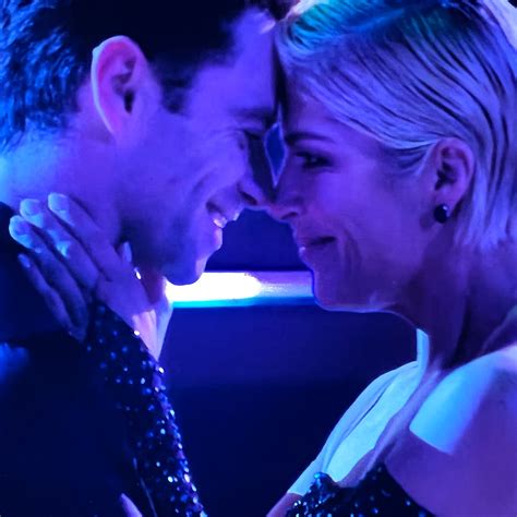 How Selma Blair Made Her Emotional Dwts Return Wirefan Your Source For Social News And