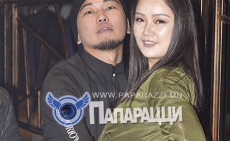 “Эмоци” ийнхон хүргэн хүүгийнхээ тоглолтыг үзжээ