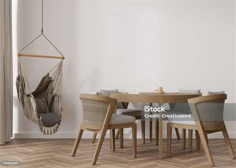 현대 거실의 빈 흰색 벽 보호 스타일로 인테리어를 모의하십시오 사진 텍스트 또는 다른 디자인을위한 공간을 확보 할 수 있습니다 의자가있는 테이블 안락 의자를 매달아