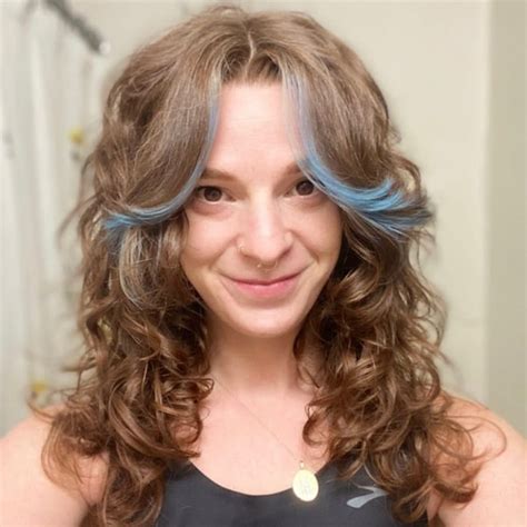 25 Cute Ways To Style Curtain Bangs On Curly Hair