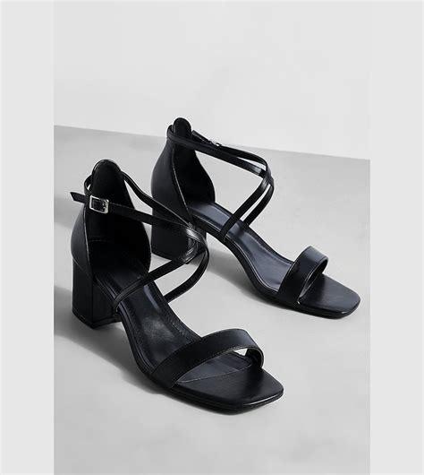 Buy Boohoo Crossover Low Block Heel Sandals In Black 6thstreet Uae