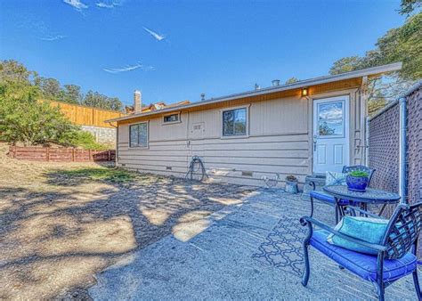 7695 Pine Tree Way Salinas Ca 93907 Redfin