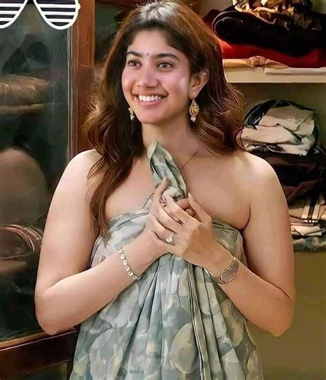 Pin By 𝐒𝐓𝐀𝐑𝐅𝐑𝐀𝐌𝐄 𝐊𝐎𝐌𝐈𝐂 On Sai Pallavi Beautiful Women Videos Most