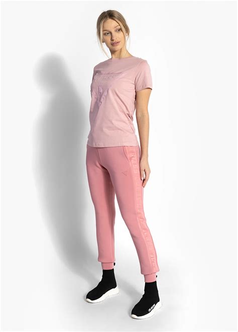 Koszulka Damska Różowa Guess Adele Ss Cn Tee Sneaker Peeker