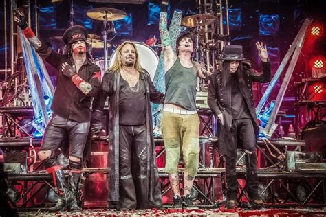 Mötley Crüe Celebrates Its 40th Anniversary Heres What Tommy Lee