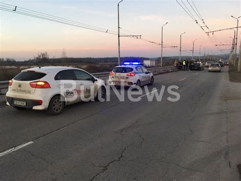 От последните минути Жена с „Голф“ скочи на „Мерцедес“ на Оряховско шосе във Враца снимки