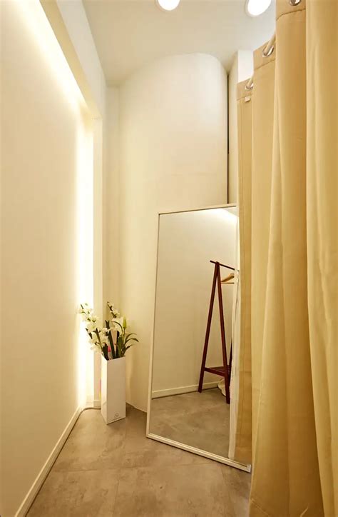 화이트톤 심플하고 깔끔한 12평 메이크업 And 네일샵 인테리어 마포구 상암동