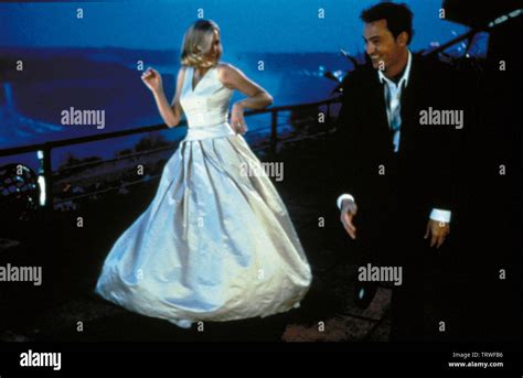 Natasha Henstridge And Matthew Perry In The Whole Nine Yards 2000