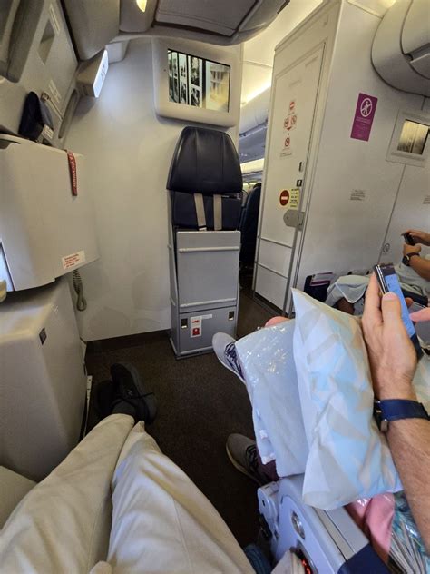 Picking Exit Row Seats On Hawaii Flights Pros Cons Considerations Beat Of Hawaii