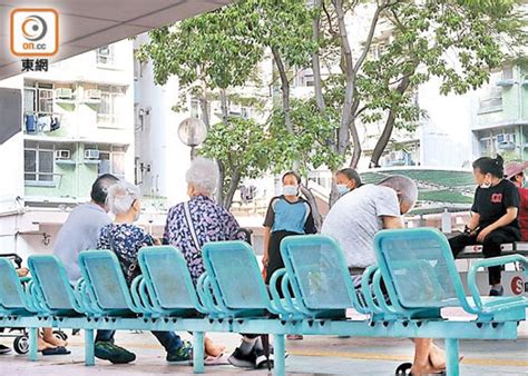 抗疫多時 情緒困擾 3個長者1個鬱鬱寡歡 東方日報