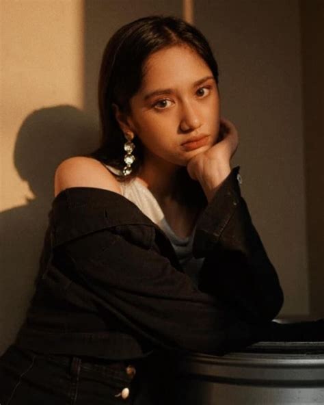 Zenia Zein Biodata Profil Fakta Umur Agama Istri Karier