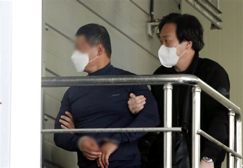 “겁만 주려 했다” 법원 앞 ‘생방송 유튜버 죽인 50대 우발적 범행 주장 유머움짤이슈 에펨코리아