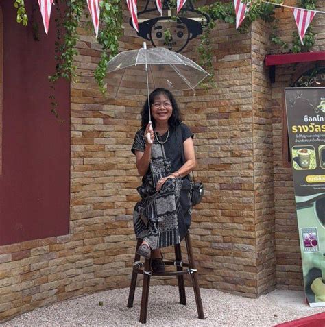 วัดป่าไทรงาม ร่วมสวดมนต์ ข้ามวัน ข้ามเดือน ข้ามปี พร้อมรับสิ่งดีๆ เป็นการเริ่มต้นใหม่ในปี ๒๕๕๗