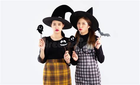 Halloween Tema Unga Asiatiska Kvinnor I Svart Klänning Som Bär Häxhatt