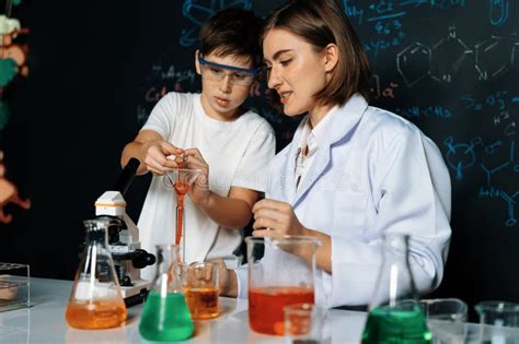 Teacher Support Babebabe Mixing Solution In Laboratory STEM Class Erudition Stock Image
