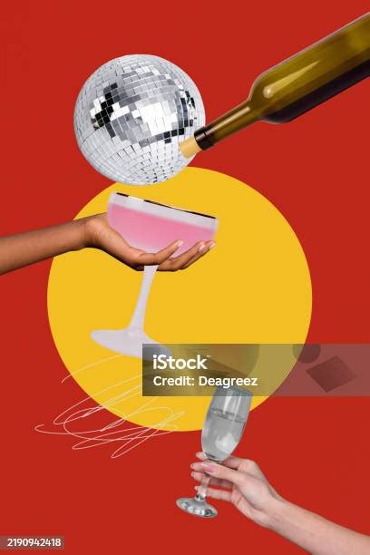 3d 콜라주 포스터 템플릿 트렌드 삽화 익명의 손 스케치 보류 병 칵테일 글라스 휴일 유리 세상에 알리다 토스트 디스코 볼 0명에 대한 스톡 사진 및 기타 이미지 Istock