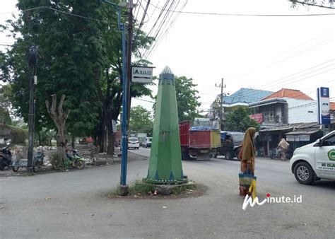 Tugu Manyar Dipindahkan Ke Median Jalan Dampak Pelebaran Jalan Raya Manyar 1minuteid