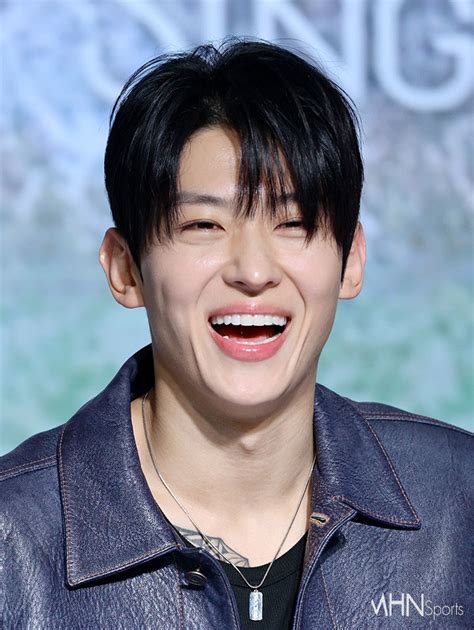 미용실에서 애니 보여주는 남자 덱스 리바이 병장 된 이유 들어보니