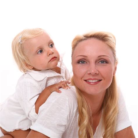 Madre Con Su Hija Foto De Archivo Imagen De Hija Momia 25864532