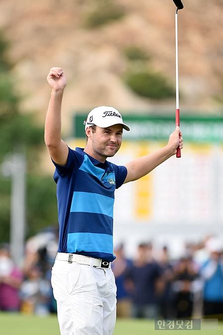 우승 매슈 그리핀 두 손 번쩍 한국경제