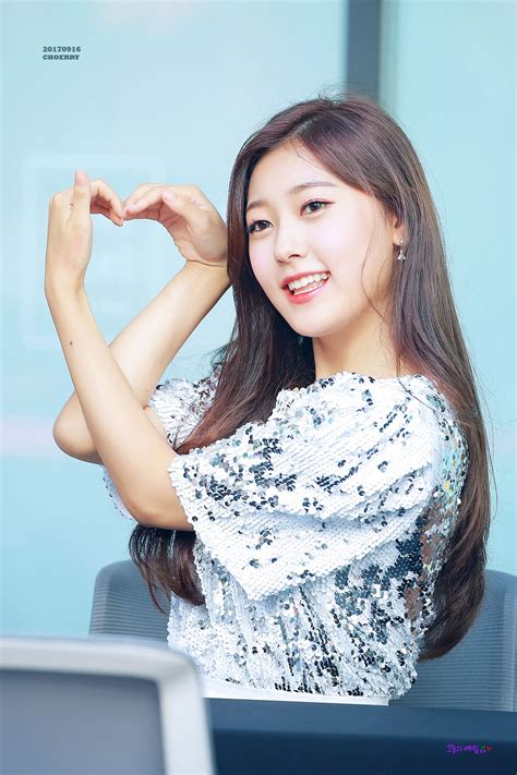 South Korean Girls Korean Girl Groups Odd Eyes Olivia Hye Sooyoung