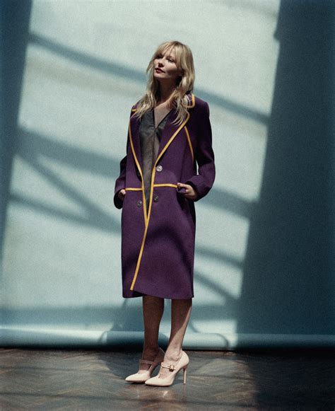 Kirsten Dunst Flaunts Her Beauty And Style Razorfine Review