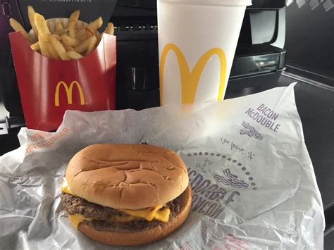 Mcdonalds Driedubbele Cheeseburger