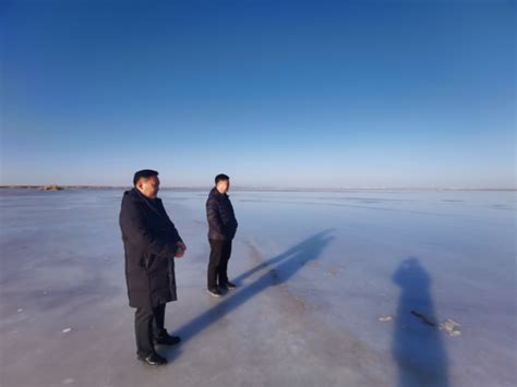 阿拉善盟水务局 工作动态 额济纳旗政府副旗长、旗级河湖长牧仁巡查东居延海