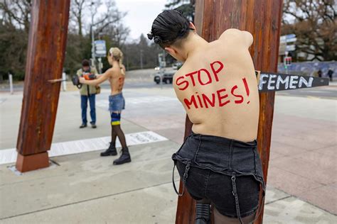 Topless Women Protesting The Ukraine War Are Detained For Vandalizing