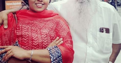 மார்க் பார்க்காமலே கையெழுத்துப் போடுவார் அப்பா பாலகுமாரன் மகள்