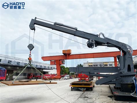 4t 8m伸缩折臂船用吊机发往越南 上海豪鹰机械设备有限公司
