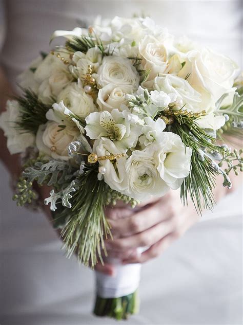20 Romantic White Wedding Bouquet Ideas