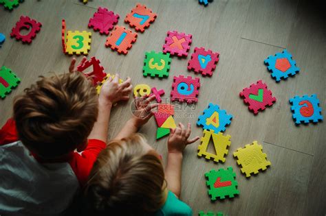 玩数字拼图教育和学习概念插画图片下载 正版图片 摄图网 玩数字拼图教育和学习概念插画图片下载 正版图片 摄图网