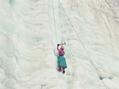 The Climbing Cholitas Of Bolivia Climb Wearing Their Traditional Skirts