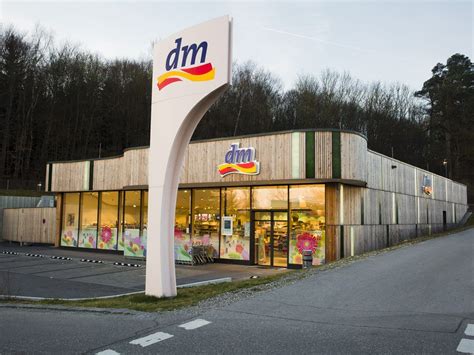 Video: Vier Fakten, die ihr über die Drogeriemarktkette dm wissen müsst ...