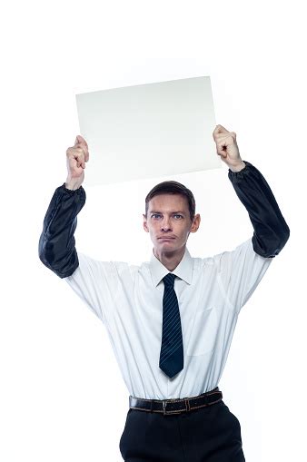 흰색 고립 된 배경에 자신의 손에 종이 조각을 가진 사업가 Friendly Match에 대한 스톡 사진 및 기타 이미지 Friendly Match 갈색 머리 경기