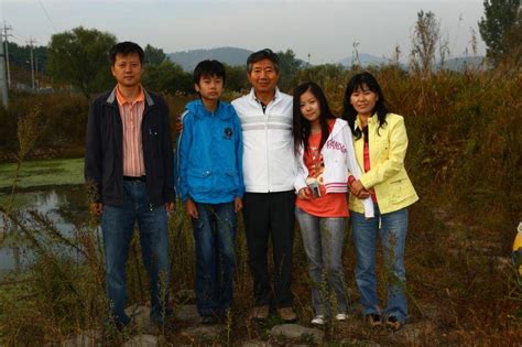 [노무현사료관] [화포천에서 만난 방문객들과 기념촬영하는 노무현 전 대통령]