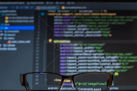 在开发者屏幕上用笔记本和php高清图片下载 正版图片503981839 摄图网