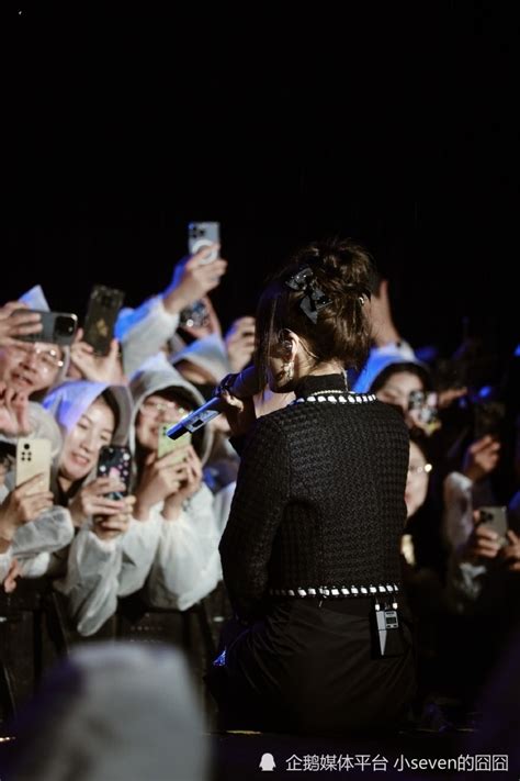 张韶涵被爆料在台上拉稀，台下观众闻到味道，本人怒而发文维权腾讯新闻