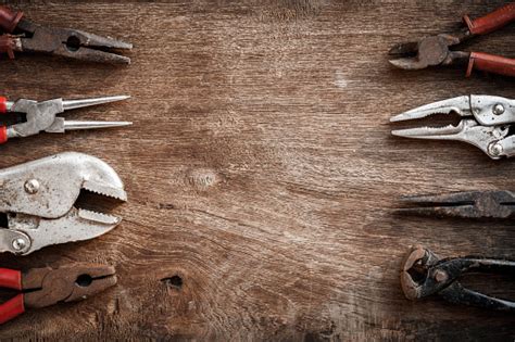 텍스트 또는 브랜드에 대한 빈 공간이 나무 배경에 그런지 도구의 그룹 0명에 대한 스톡 사진 및 기타 이미지 0명 가정용 장비 갈고리 발톱 Istock