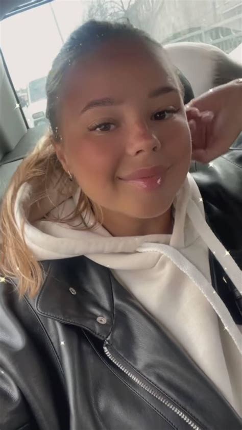 The Real Vivian Blush Scrolller