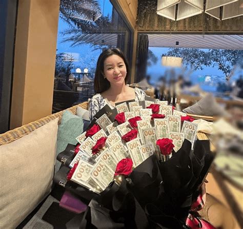 ខួបកំណើតឆ្នាំនេះ ដួង ម៉ានិច បានកាដូលុយទាំងបាច់ ពីគូស្នេហ៍ Khmerload Cambodia Latest News