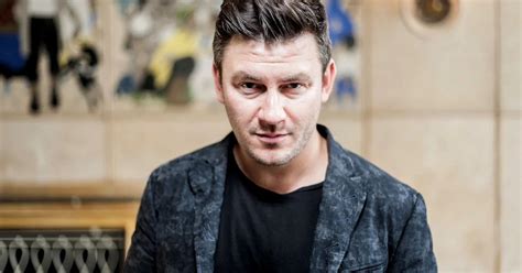 El Escritor Ruso Dmitry Glukhovsky Fue Condenado A 8 Años De Cárcel Por Criticar Al Ejército